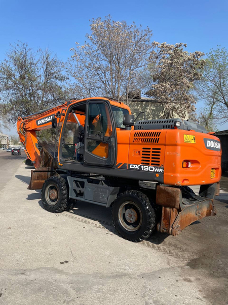 Экскаватор колесный DOOSAN DX190