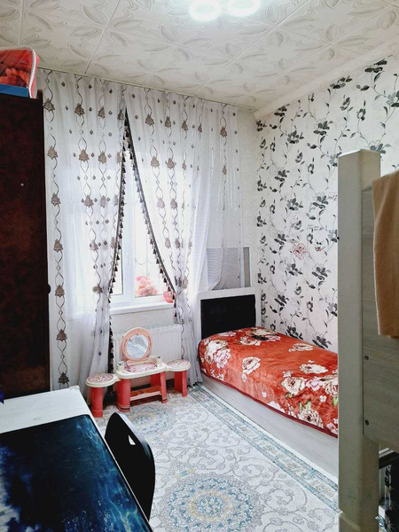 Срочно продаётся 3-ком. кв. в 10-микрорайоне (на против Карван базара)