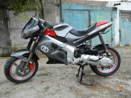 продам скутер Piaggio gilera dna 50 хаммасини укинг мотор бузулган