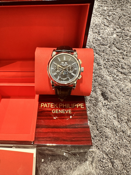 Часы абсолютно новые Patek Phillipe
