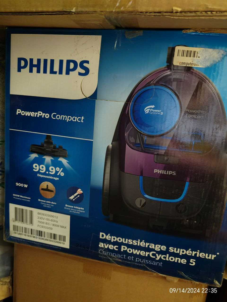 Продаётся в отличном состоянии Пылесос Philips FC 9333/09