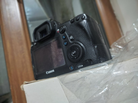 Canon 6d sotiladi. Holati yaxshi