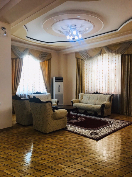 Yakkasaroy Arenda 4 sotik 8 xonali uchastka beriladi