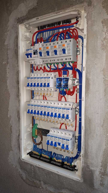 Электромонтаж любой сложности .