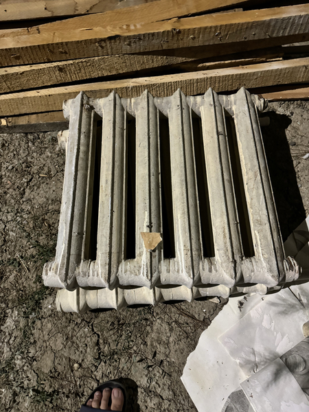 Radiator chugguniy sotiladi