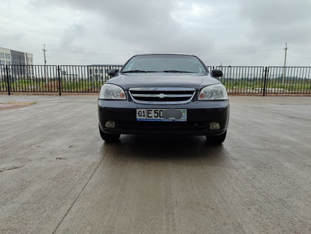 Lacetti (1.8 mexanika) sotiladi.