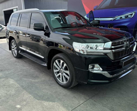 Toyota Land Cruiser 200 V8 5.7 год 2019