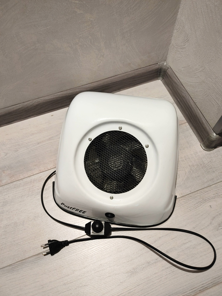 Продается пылесос для маникюра Dustfree.