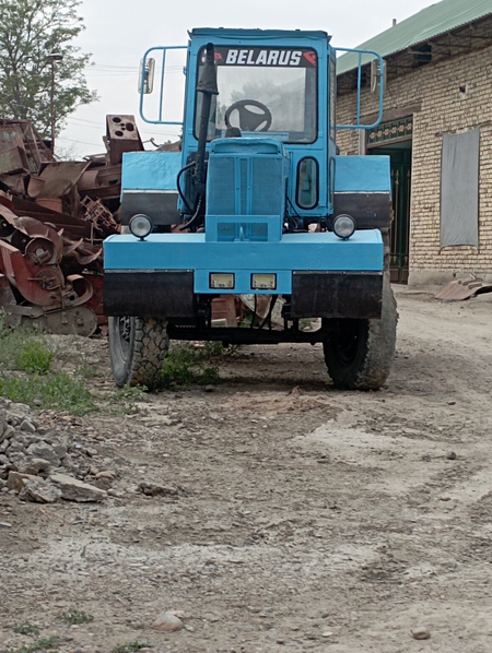 MTZ 80 Traktori sotiladi