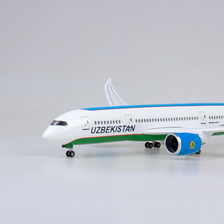 Модель самолета Boeing 787 Uzbekistan Airways
