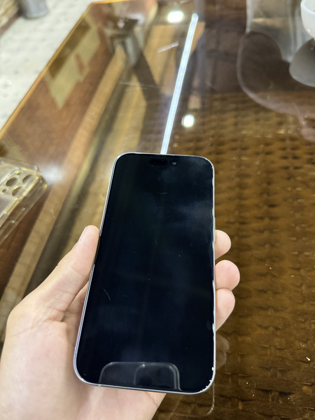 iphone 15 pro 128tali sotiladi xolati yahwi karopka dokum yomkosti 90%