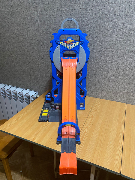 Гараж hotwheels в хорошем состоянии