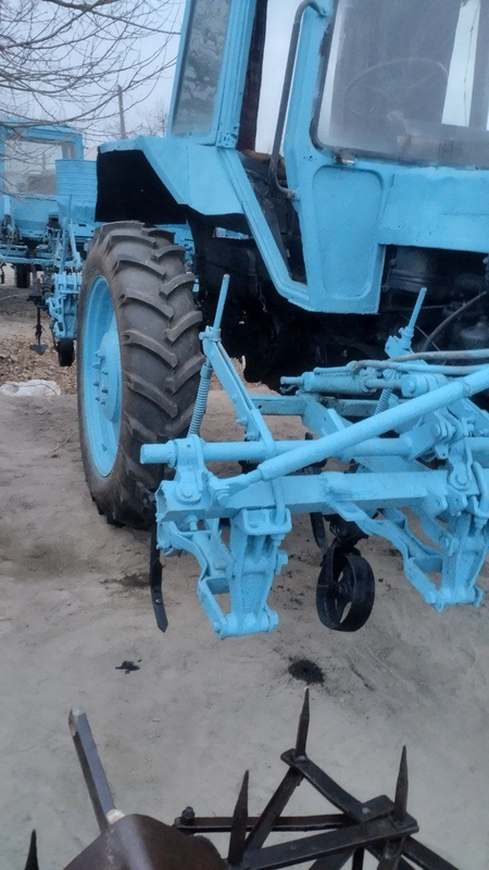 Traktor sotiladi
