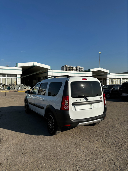Продаётся Lada Largus cross 2022