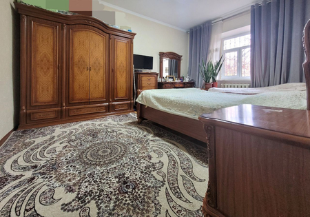 Продам своя 3в4-х комнатная 3в4/2/4 Сталинская планировка Чиланзар-1