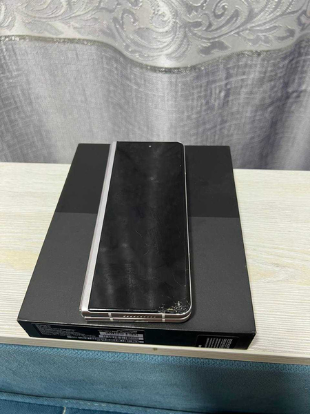 Samsung Z Fold 3