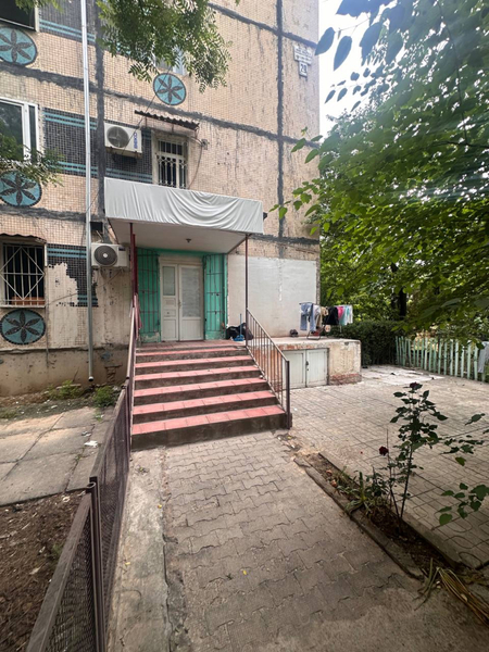 Продам квартиру 1 этаж Юнусабад 7 квартал линия 1 идеальная локация