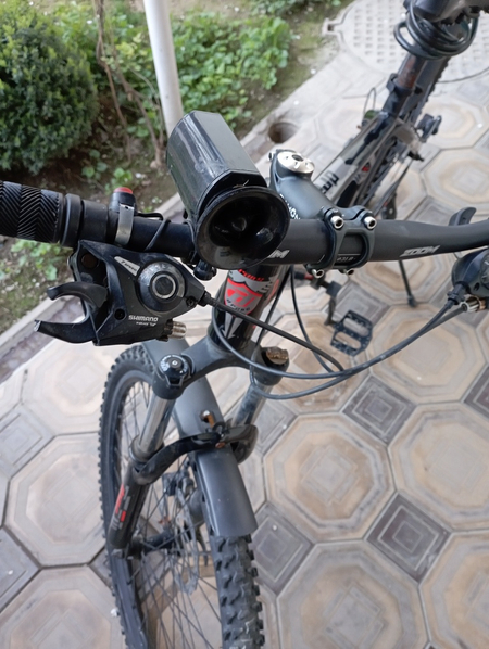 Velosiped sotiladi.