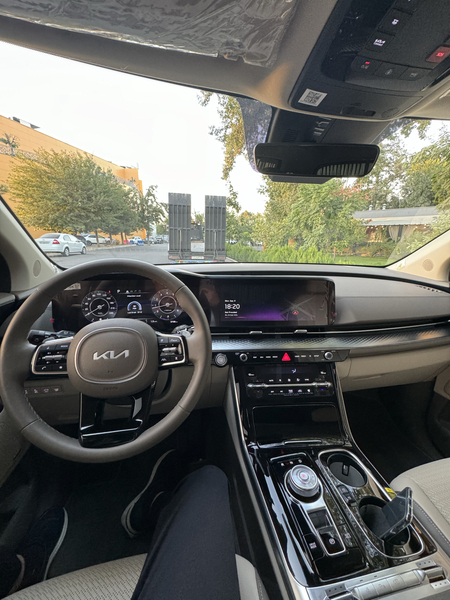 Kia Karnivla Hi Limuosine 2023