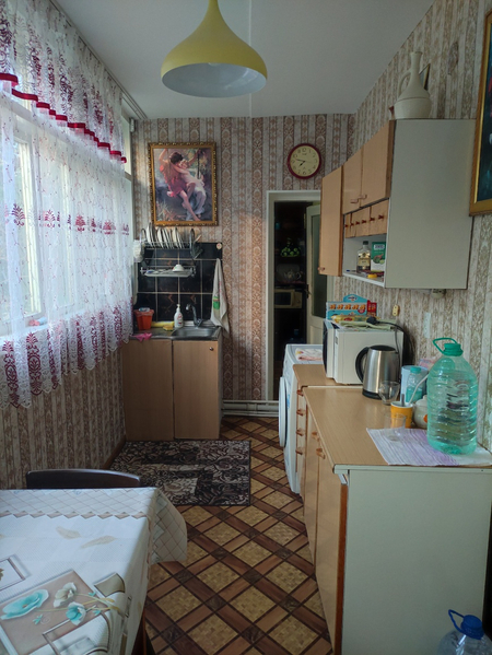 Продаётся квартира 4х 2этаж 5-микрайон кирпичный дом