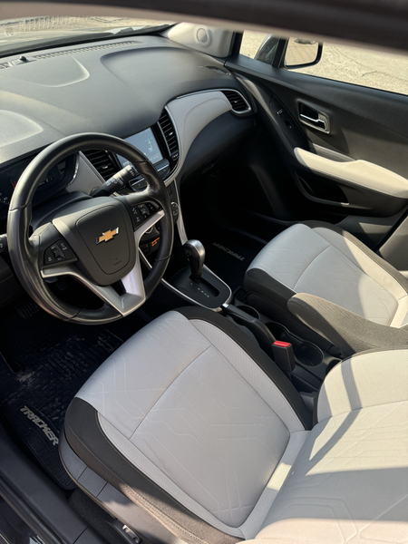 Tracker 2019 qora premier