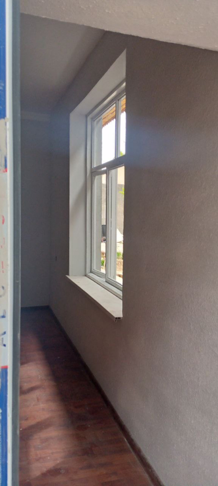Qumarik 4.25 sotox 4ta xona gaz svet bot srochna sotiladi