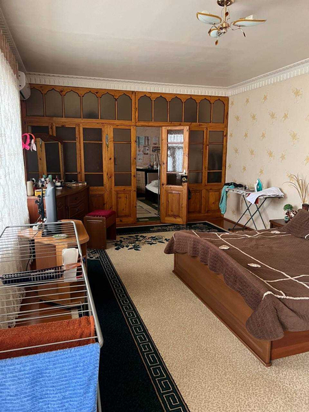 Продаётся дом на две семьи