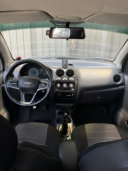 Matiz aftomobil sotiladi