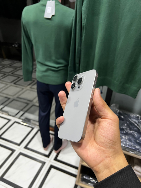 Iphone 15 pro dual 810$