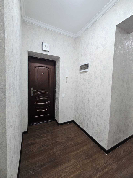 uy sotiladi sergili 3 bekat yoni 3 xona 66500$ 3 etaj