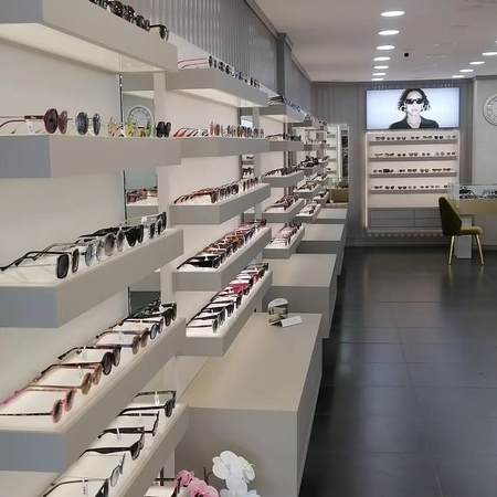 Optika do’konlari uchun mebellar zakazga