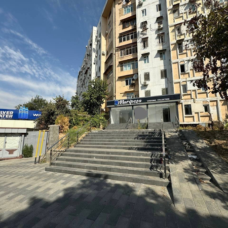 Продаётся нежилого помещения вдоль дороги ор-р ТЦ Самарканд Дарвоза
