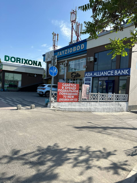 Сдаёт в аренду нежилое помещения