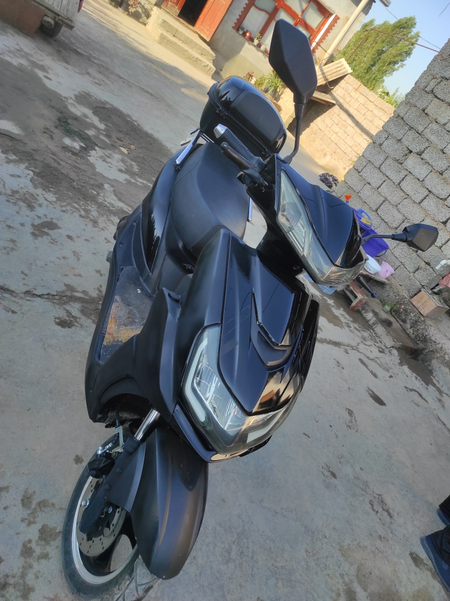 Moto skuter sotiladi