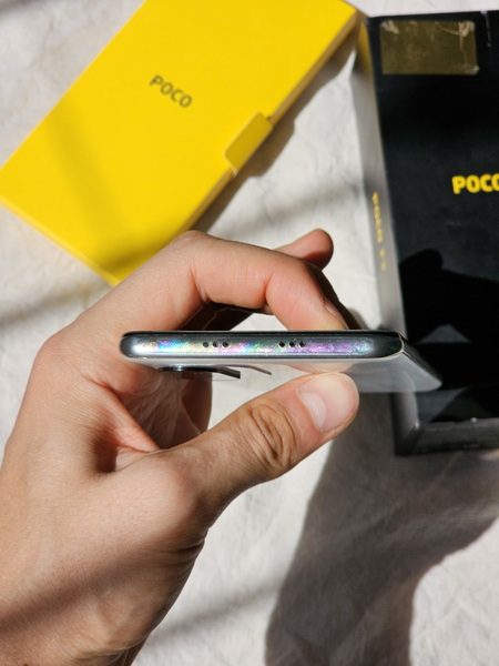 Poco F3 128Gb Ideal, Karopka bor