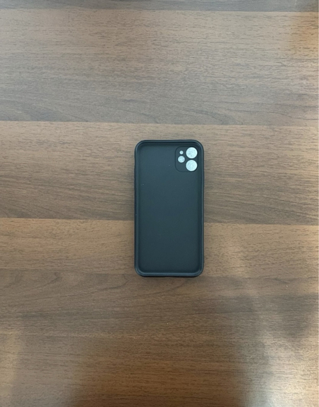 Силиконовый чехол для iPhone 11.