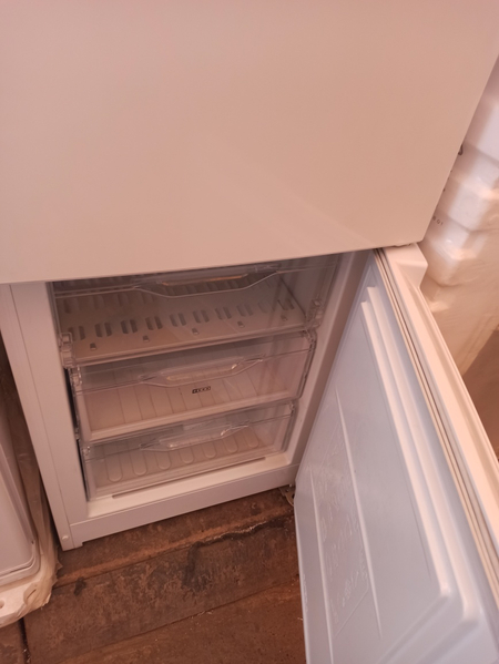 Со склада ! Холодильник Indesit