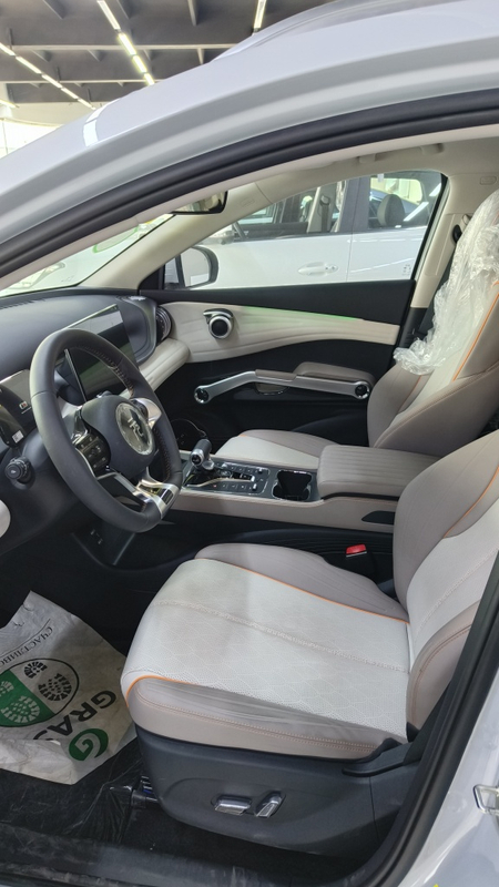 Byd yuang plus 5 pozitsya
