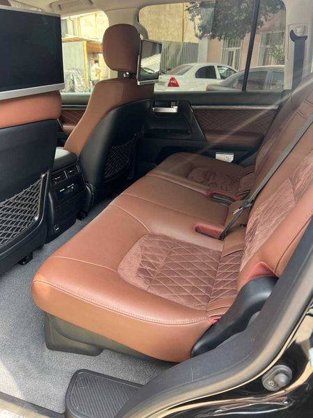 Toyota Land Cruiser 300 twin-turbo VX 2022 год