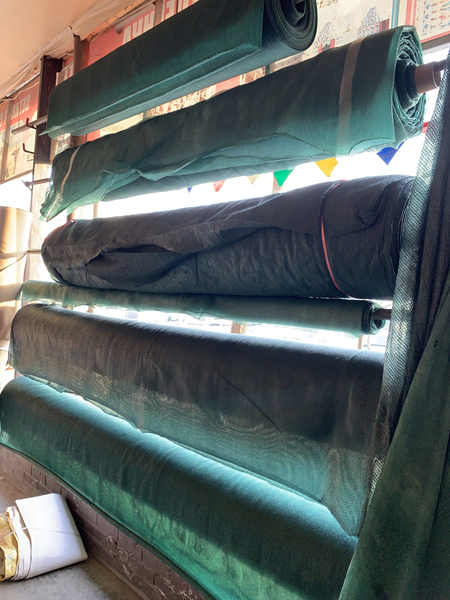 Banner tent naves