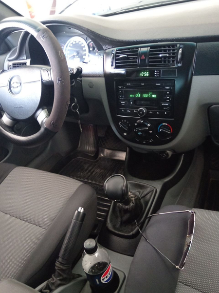 Lasetti 1.8 sotiladi