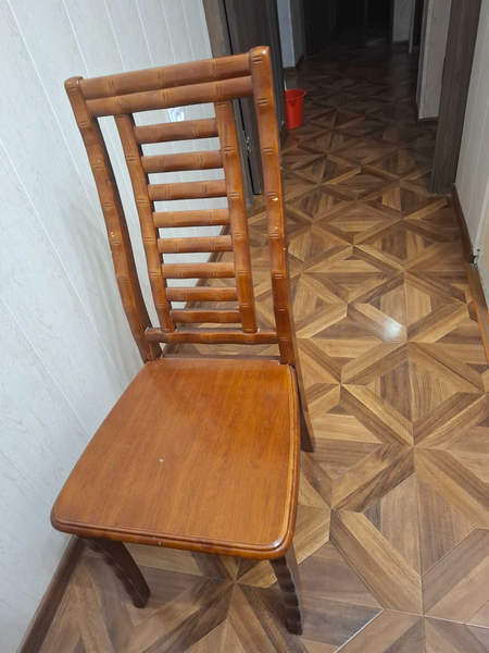 Продам раскладной стол и 4 стула 85 на 110см(85 на 140см)