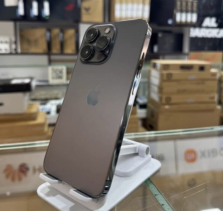 Телефон IPhone 13 pro.