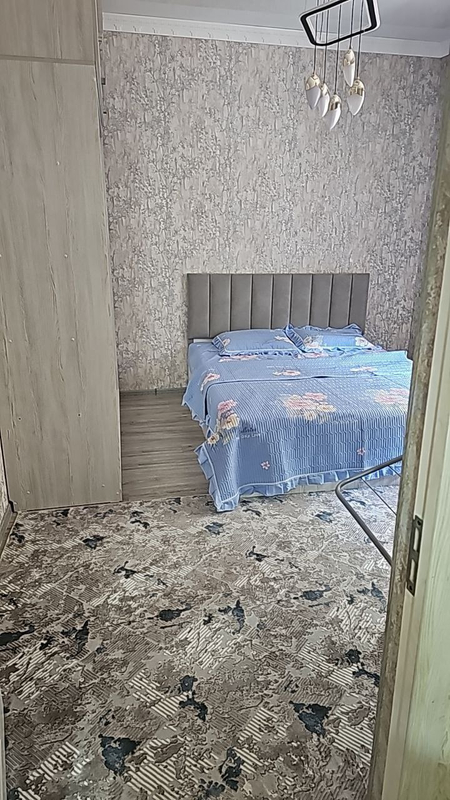 Ижарага квартира срочно 1 хонали хамма шароити бор. Чирчик шахрида 10-