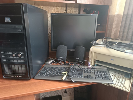 Продам полный комплект. Монитор, процессор, принтер, колонки,