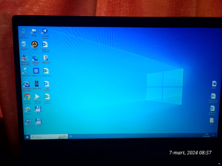 Pachni yengi Noutbuk CORE i3