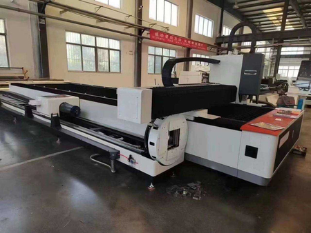 UMPROTECH Комбо станок лазерной резки металла с труборезом 1500W
