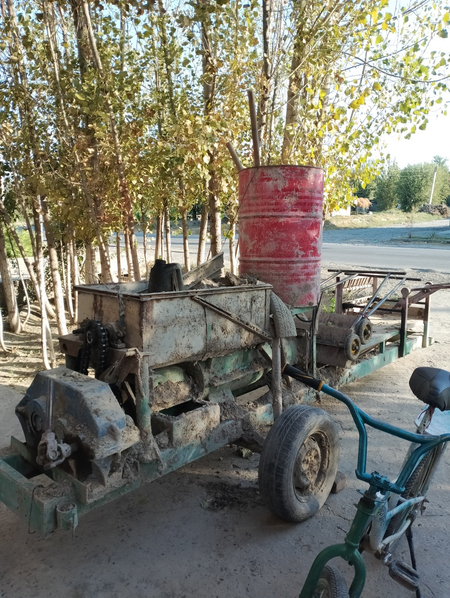 Traktor T25 va g'isht aparat sotiladi