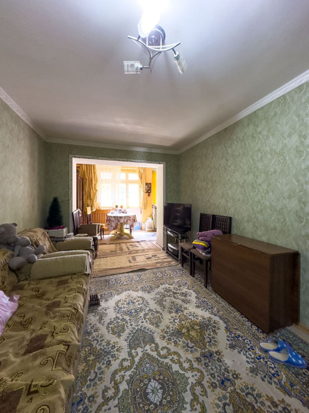 3/1/4. Кирпич. Есть подвал. Рисовый Базар. 68 м². Арзон.