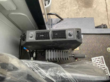 TURES HR935С 1,5 m3 фронтальный погрузчик (85 Kw)